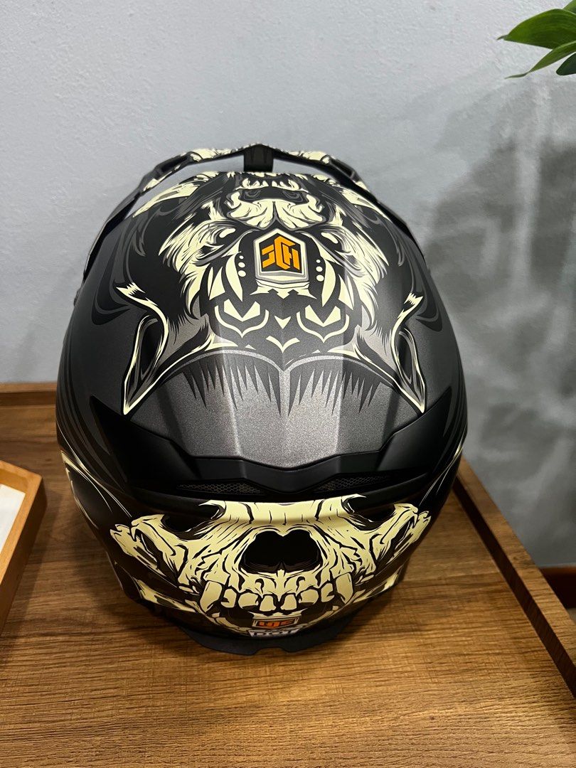 HJC Full Face Helmet (XL), Motorcycles, Motorcycle Accessories on Carousell