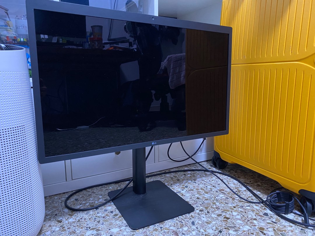 LG UltraFine 5K Display (Faulty), Computers & Tech, Parts & Accessories ...