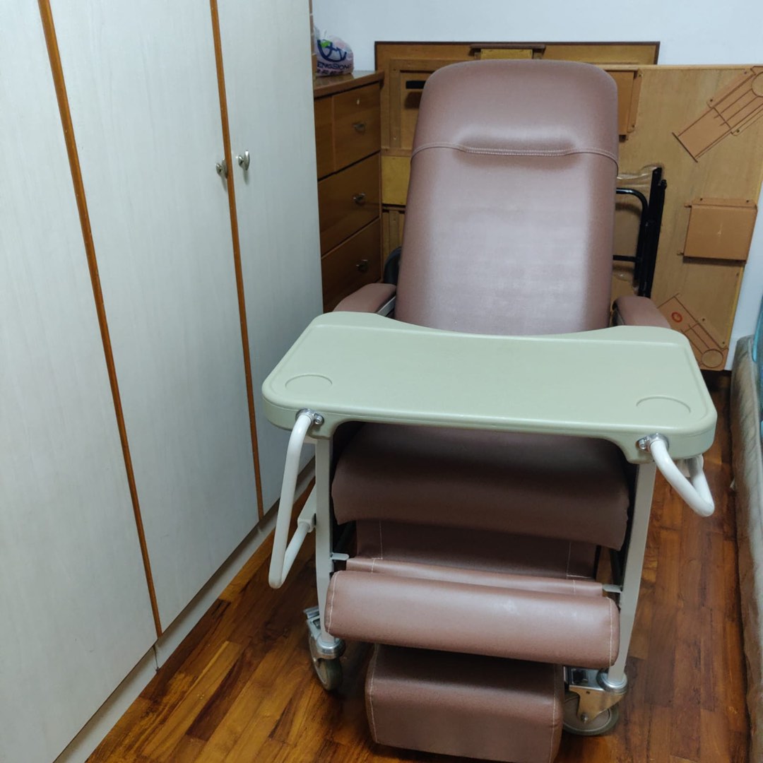 Mobile recliner geriatric chair, Health & Nutrition, Assistive ...