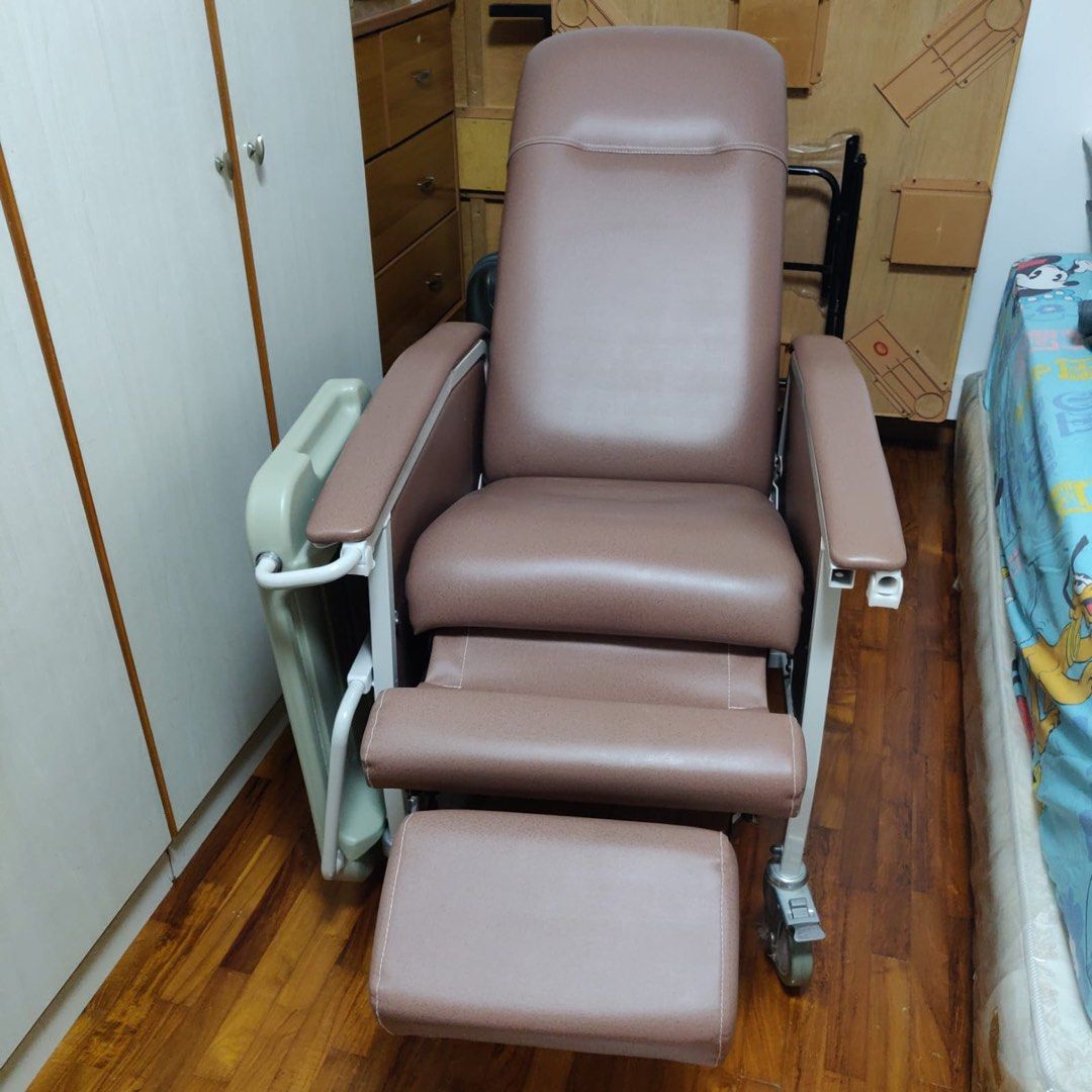 Mobile recliner geriatric chair, Health & Nutrition, Assistive ...