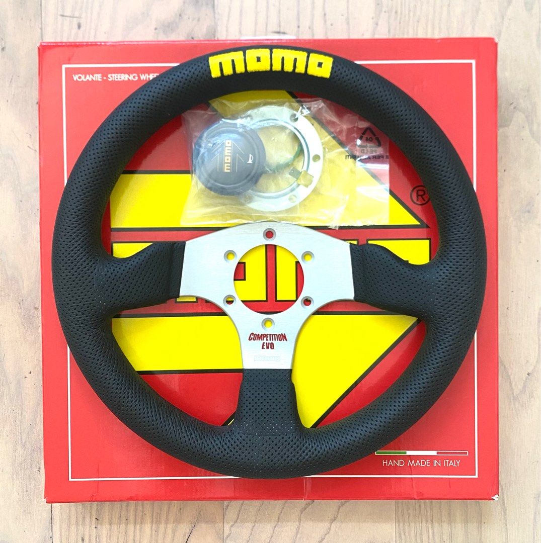 MOMO Competition EVO 320mm Steering Wheel - Brand New, 汽車配件, 其他 - Carousell