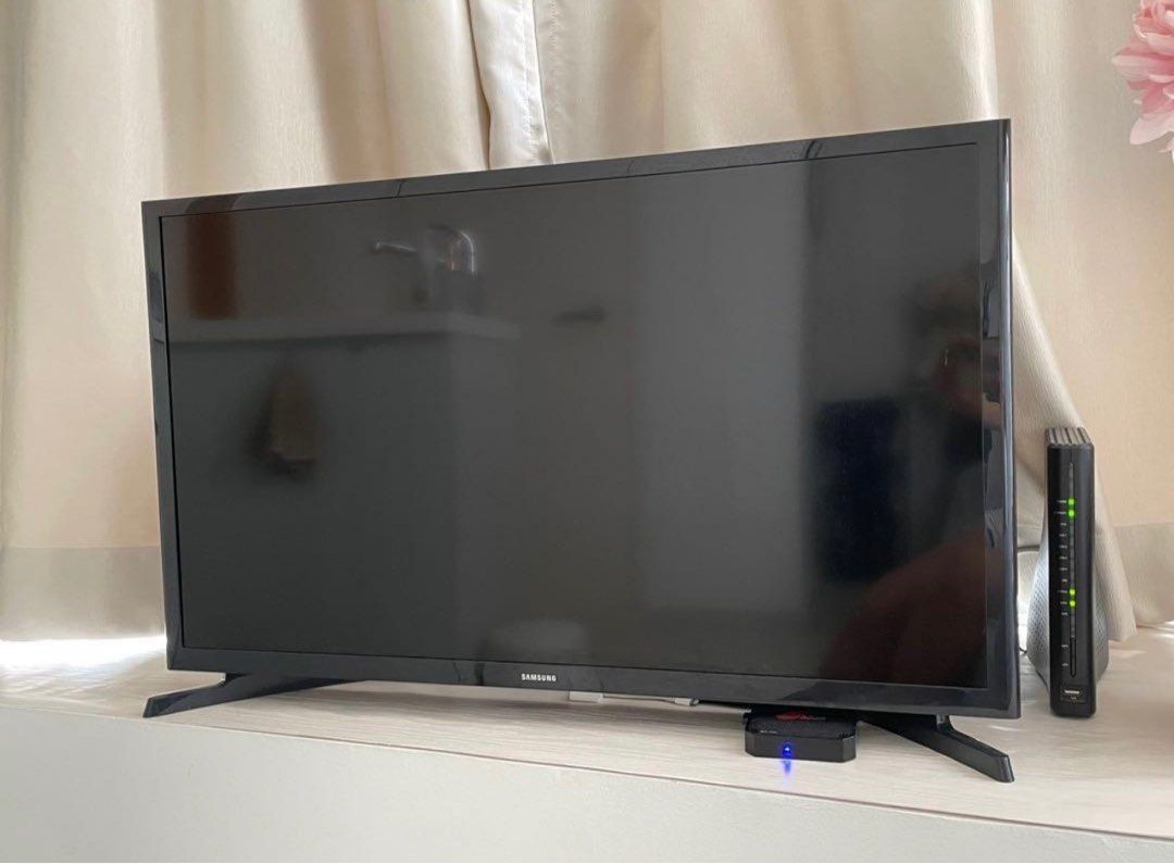 SAMSUNG HDTV 32 Inches, TV & Home Appliances, TV & Entertainment, TV on ...