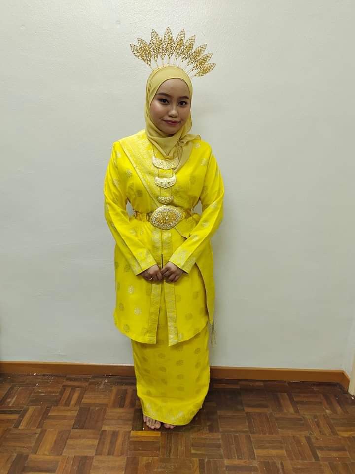 Songket kuning sewa, Women's Fashion, Dresses & Sets, Traditional ...