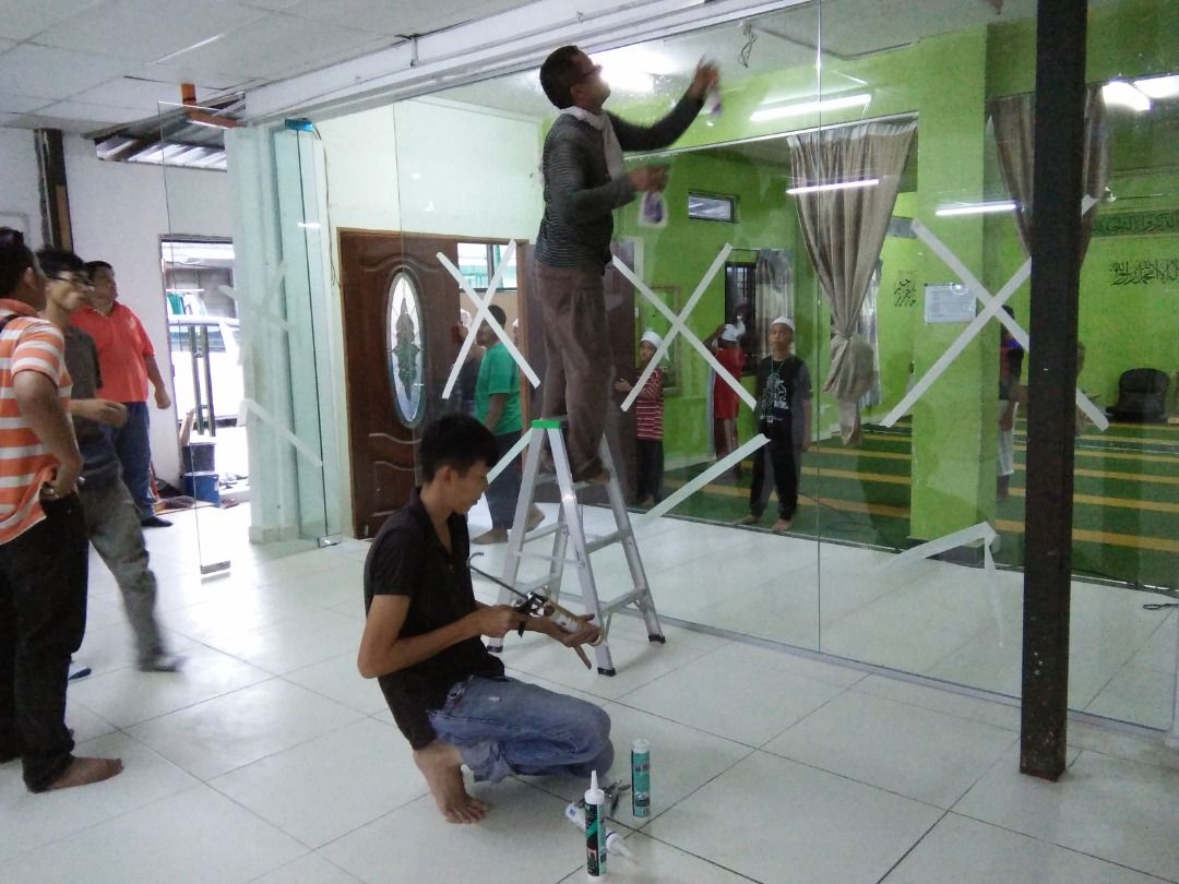 TEMPERED GLASS WALL 12mm l clear glass install dinding kaca, Services ...