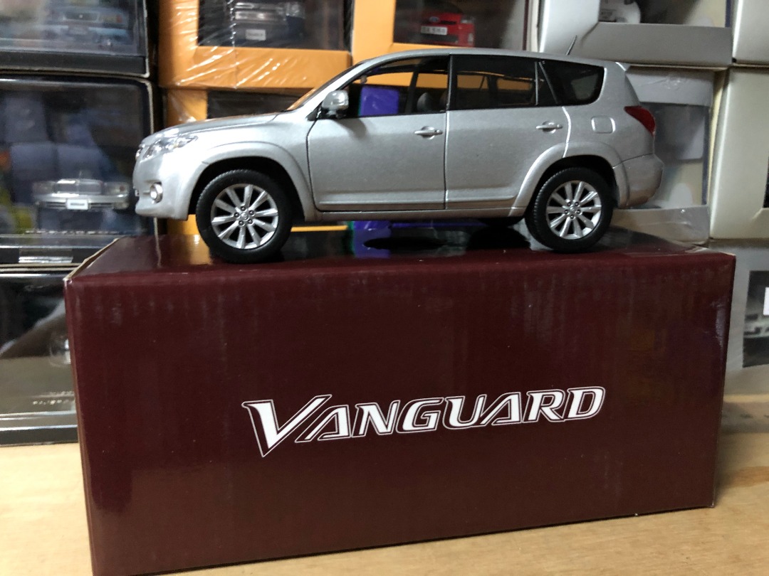 TOYOTA VANGUARD RAV4 1/30 原廠模型車 多色, 興趣及遊戲, 玩具 & 遊戲類 - Carousell