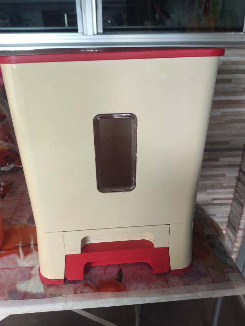 Tupperware Rice Dispenser, Furniture & Home Living, Kitchenware ...