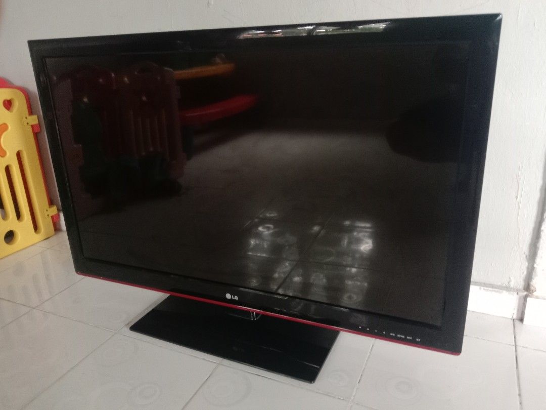 TV LG LCD HD 42 INCI, TV & Home Appliances, TV & Entertainment, TV on Carousell