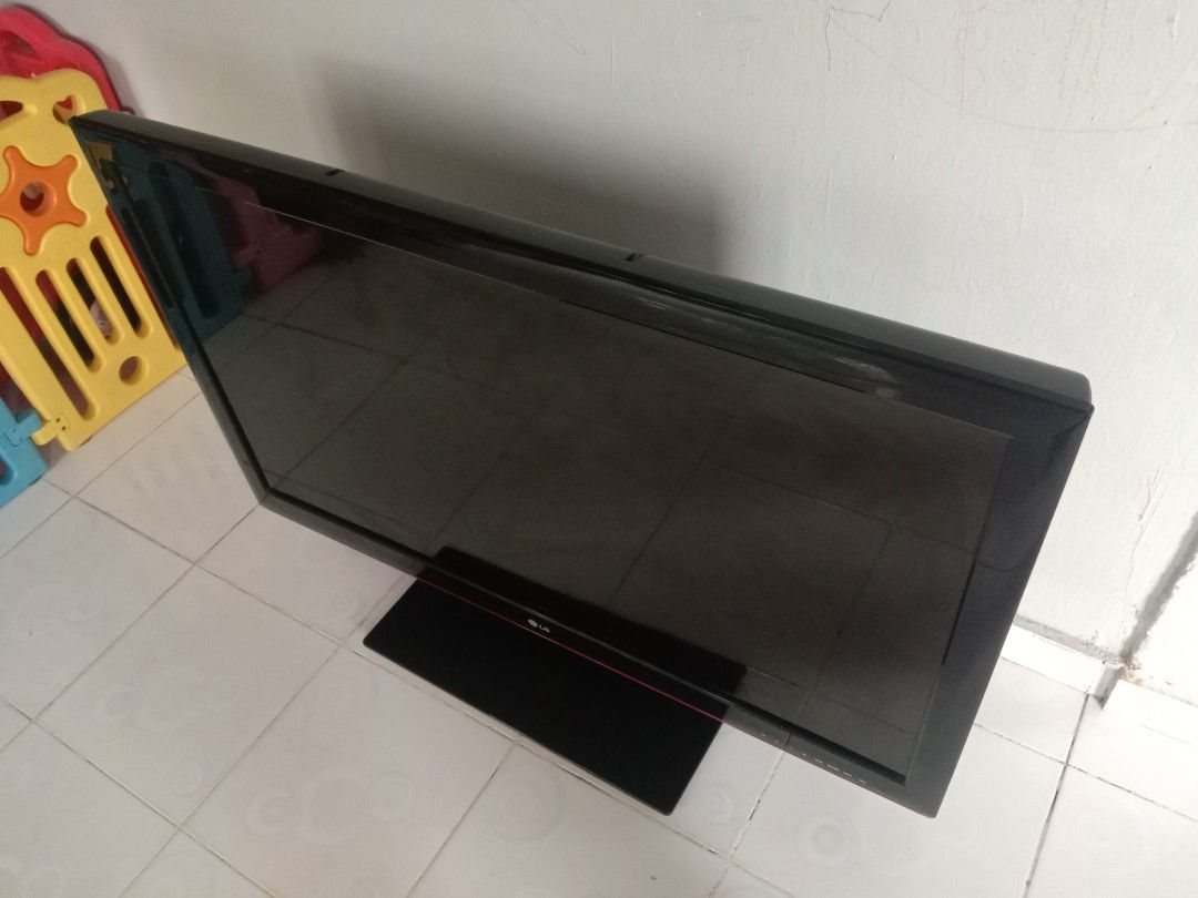 TV LG LCD HD 42 INCI, TV & Home Appliances, TV & Entertainment, TV on ...