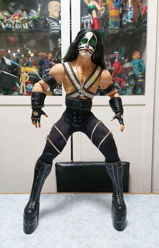 [極度罕有] Kiss 樂隊 鼓手Eric Singer figure 大型魔化 figure 高約24吋, 興趣及遊戲, 玩具 & 遊戲類 ...