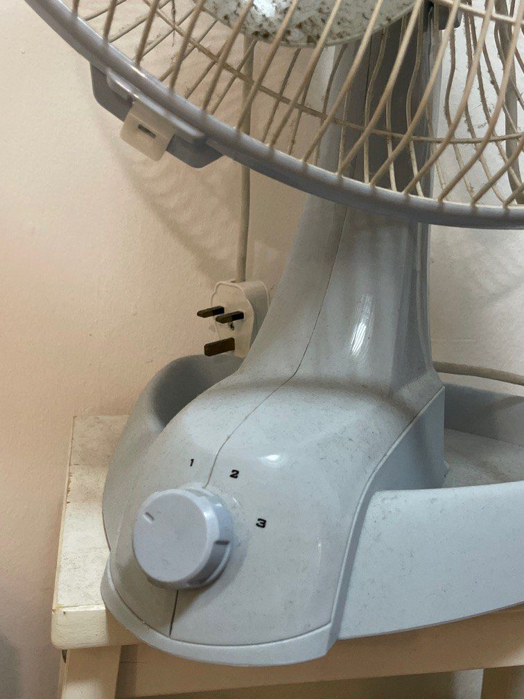 Bear Essentials Table Desk Fan 12 Inch FSD 351, Furniture & Home Living ...