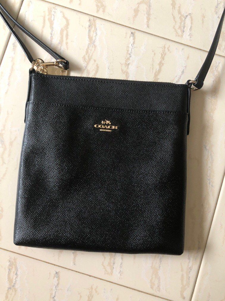 Coach Cross Body Bag, Women's Fashion, Bags & Wallets, Cross-body Bags on Carousell