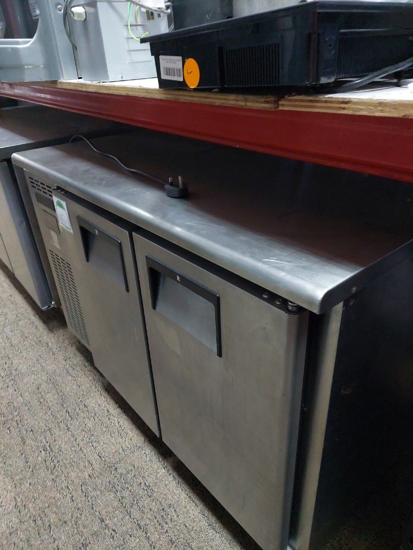 Counter Chiller 1200mm x 700mm x 850mmh, Power : V230/ 50HZ, Temp : 2 ...