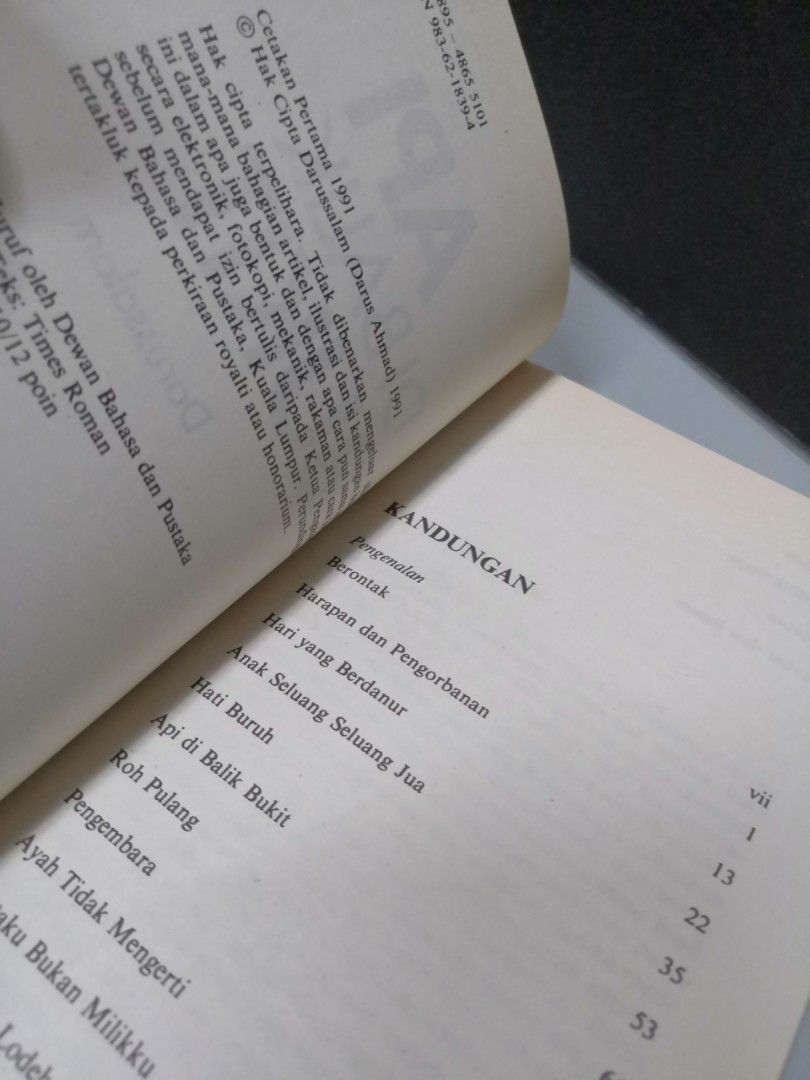 Darussalam - Api Di Balik Bukit - kumpulan cerpen - NOS - vintage DBP ...