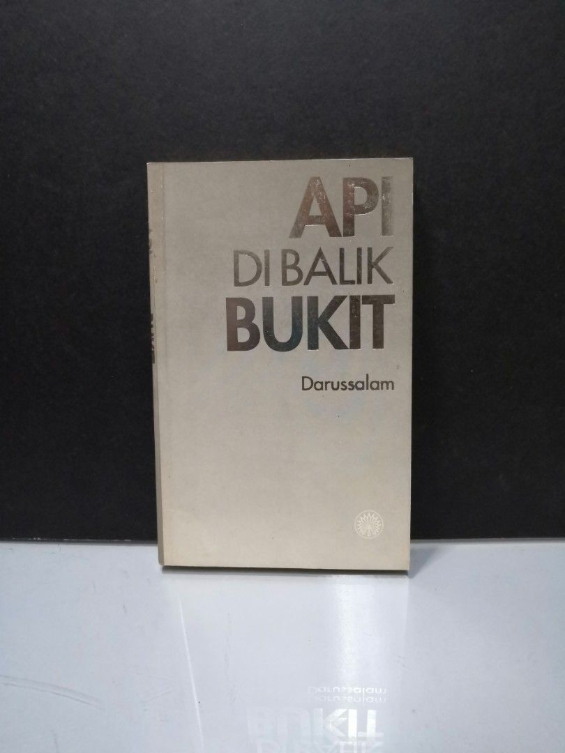 Darussalam - Api Di Balik Bukit - kumpulan cerpen - NOS - vintage DBP ...