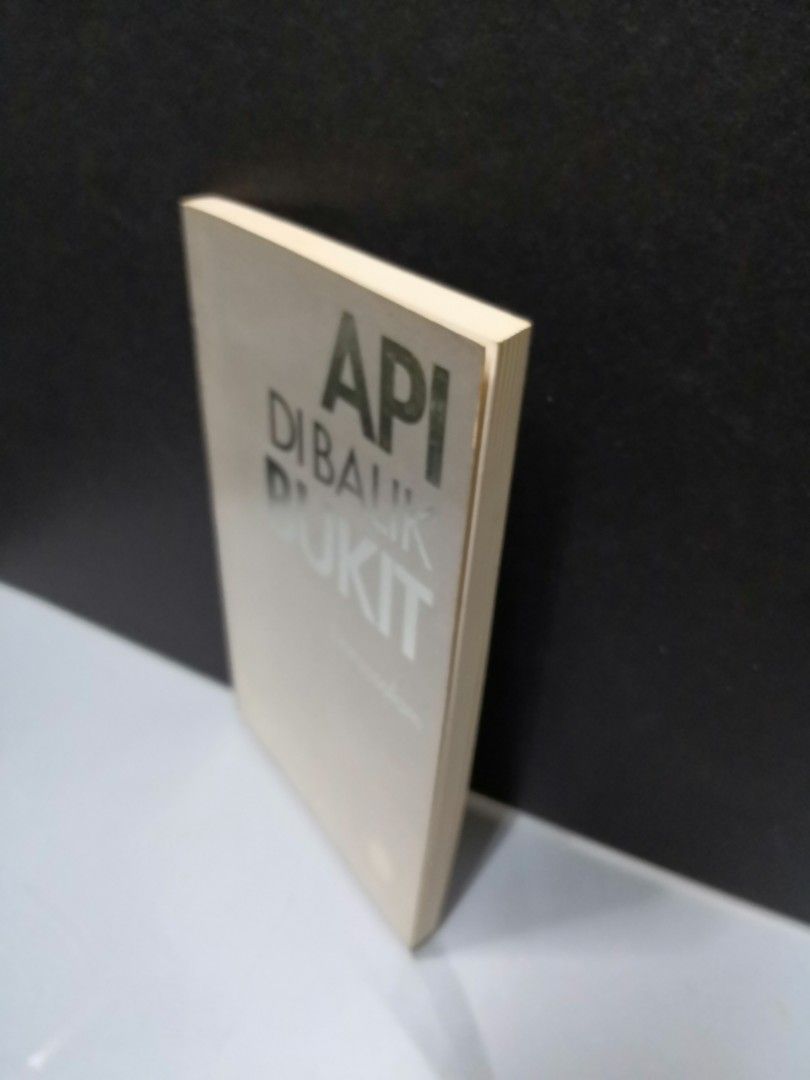 Darussalam - Api Di Balik Bukit - kumpulan cerpen - NOS - vintage DBP ...