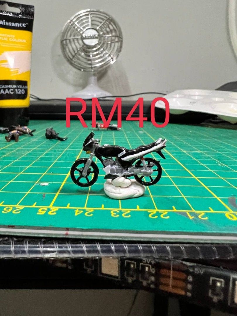 FIGURE & MOTOR SCALE 1/64, Hobbies & Toys, Toys & Games on Carousell