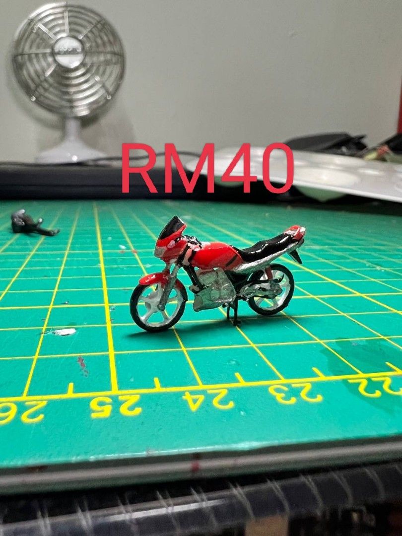 FIGURE & MOTOR SCALE 1/64, Hobbies & Toys, Toys & Games on Carousell