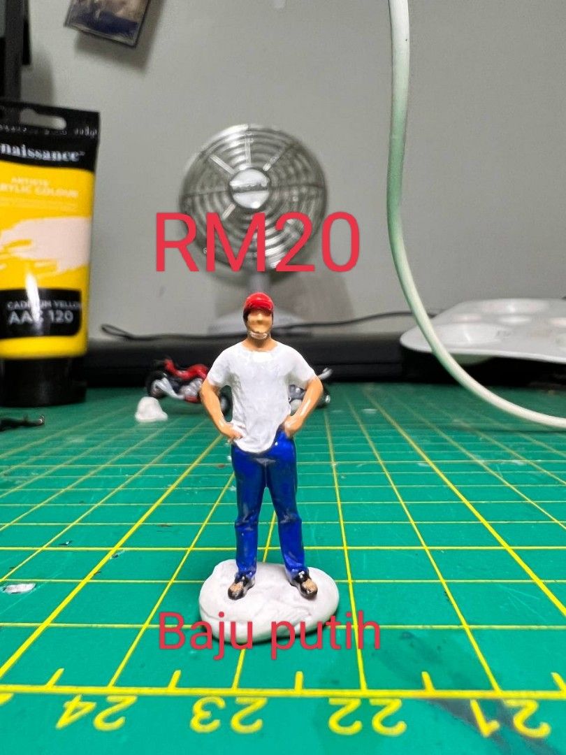 FIGURE & MOTOR SCALE 1/64, Hobbies & Toys, Toys & Games on Carousell