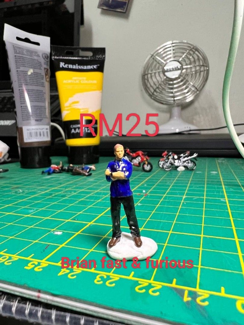 FIGURE & MOTOR SCALE 1/64, Hobbies & Toys, Toys & Games on Carousell
