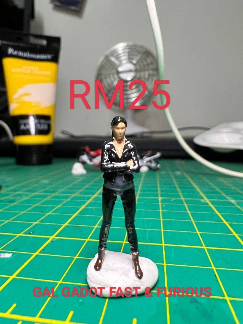 FIGURE & MOTOR SCALE 1/64, Hobbies & Toys, Toys & Games on Carousell