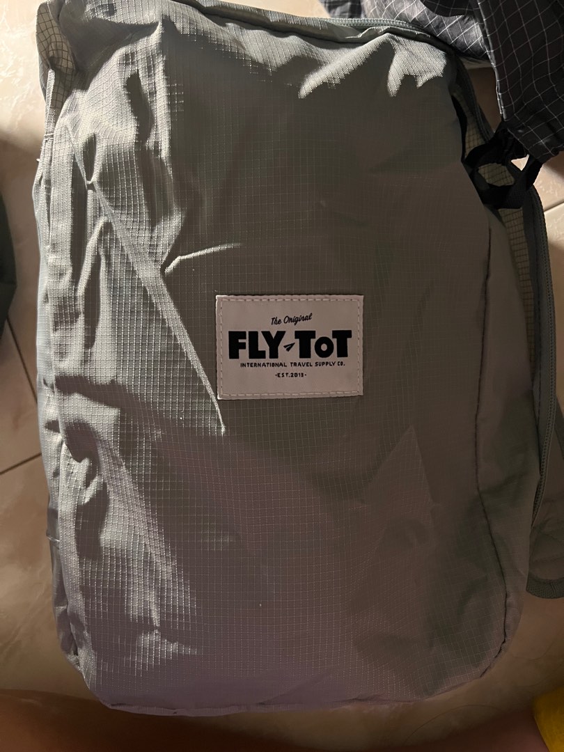 Fly Tot Original 2.0 Inflatable Airplane Cushion (Includes Pump + Bag ...