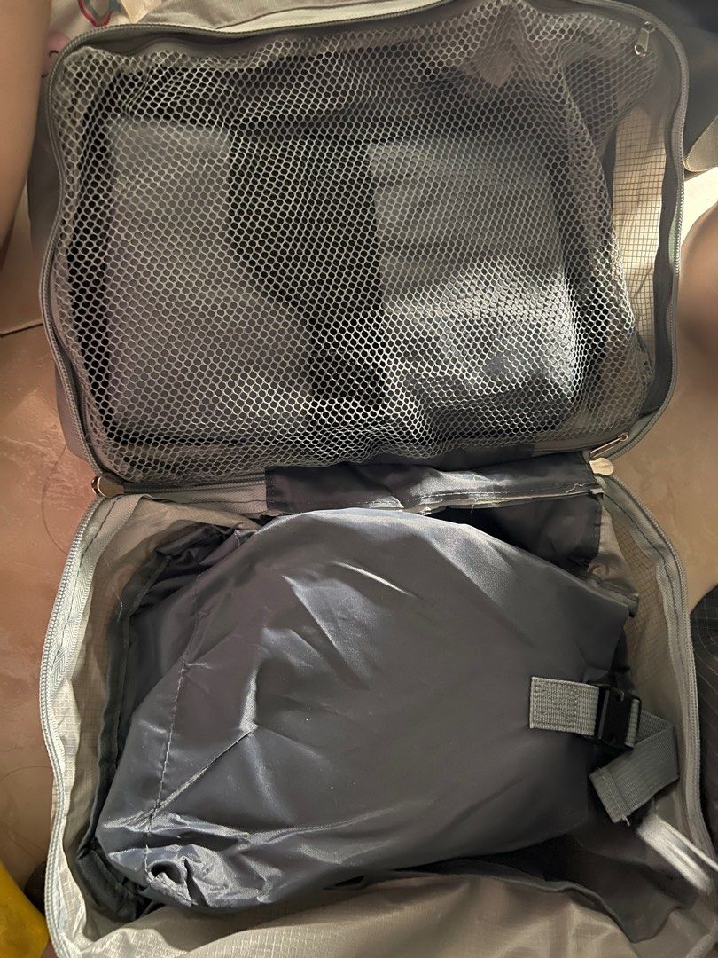 Fly Tot Original 2.0 Inflatable Airplane Cushion (Includes Pump + Bag ...