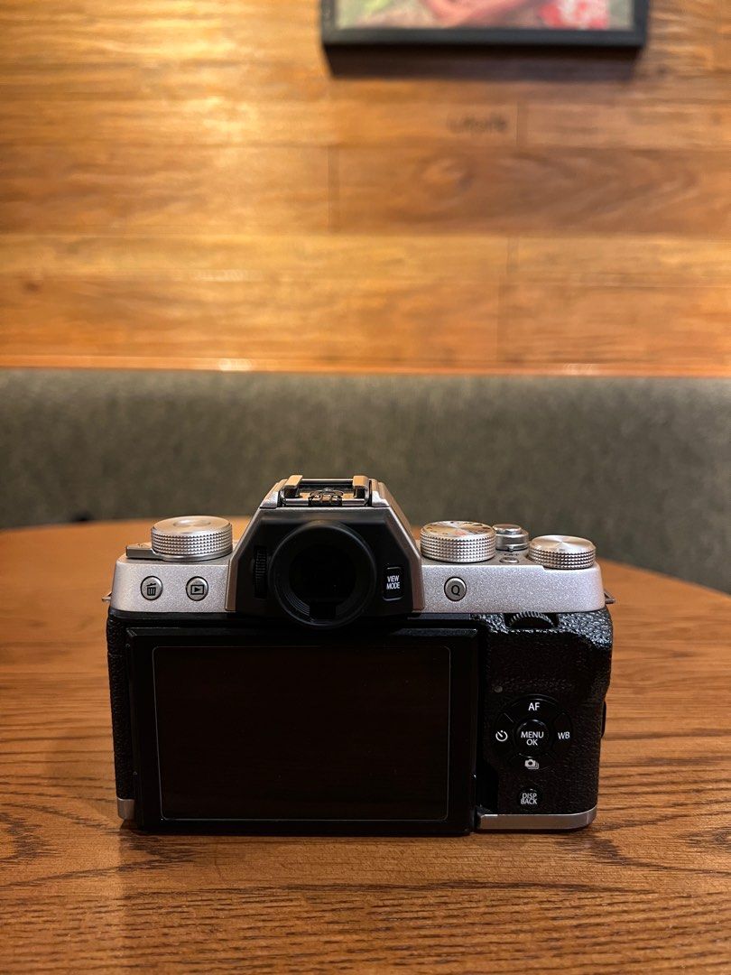 Fujifilm XT100 Body Only, Photography, Cameras on Carousell