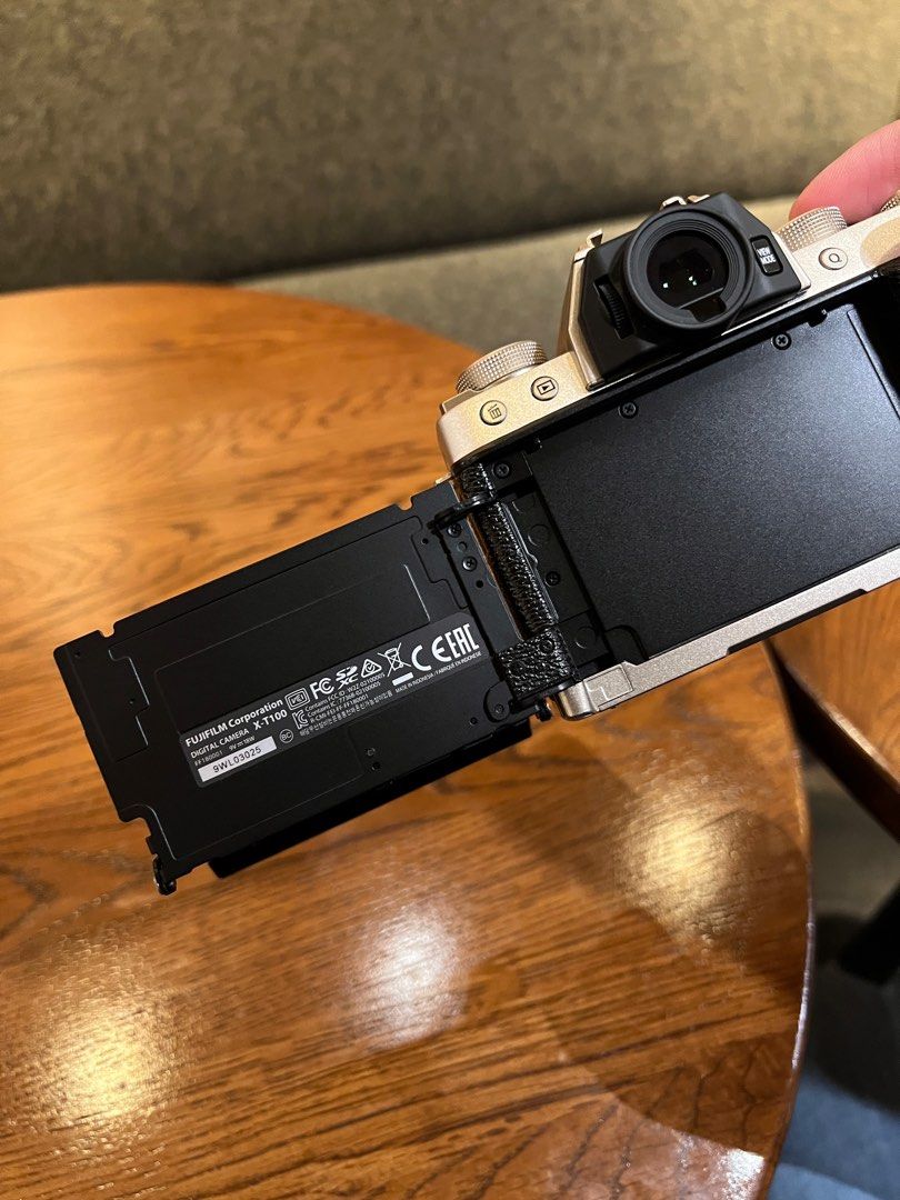 Fujifilm XT100 Body Only, Photography, Cameras on Carousell