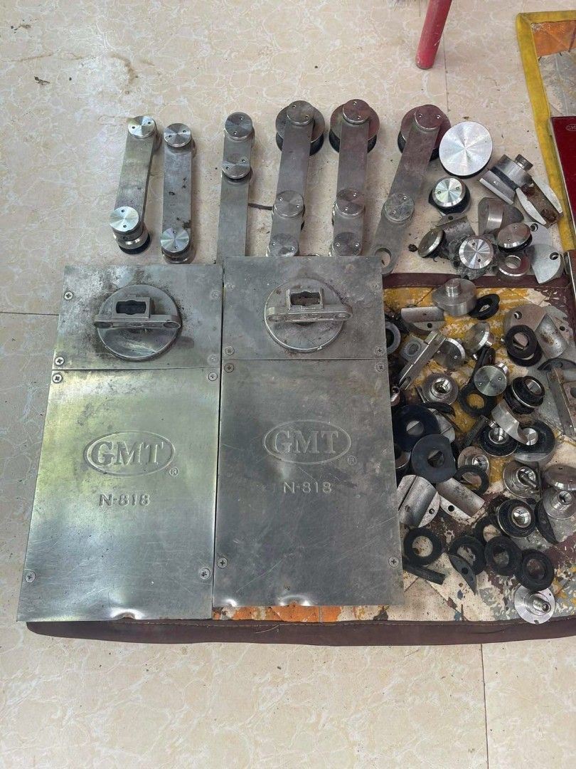 GMT N-818 Floor Hinge Door Closer as 1 lot, Furniture & Home Living ...