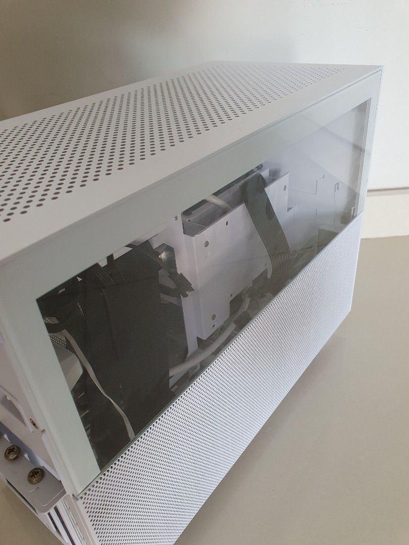 Lian Li Q58 white PCIE 4.0 riser cable with 3 fans, Computers & Tech ...