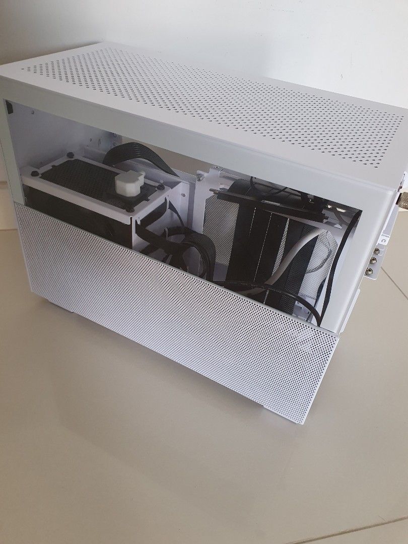 Lian Li Q58 white PCIE 4.0 riser cable with 3 fans, Computers & Tech ...