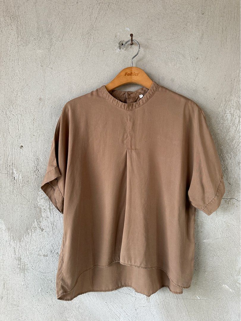 Muji hanging top on Carousell