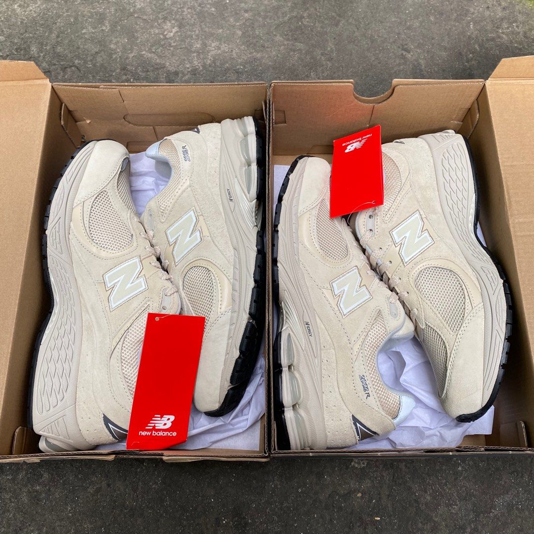 NEW BALANCE 2002RE on Carousell