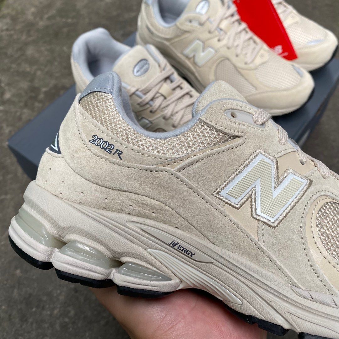 NEW BALANCE 2002RE on Carousell