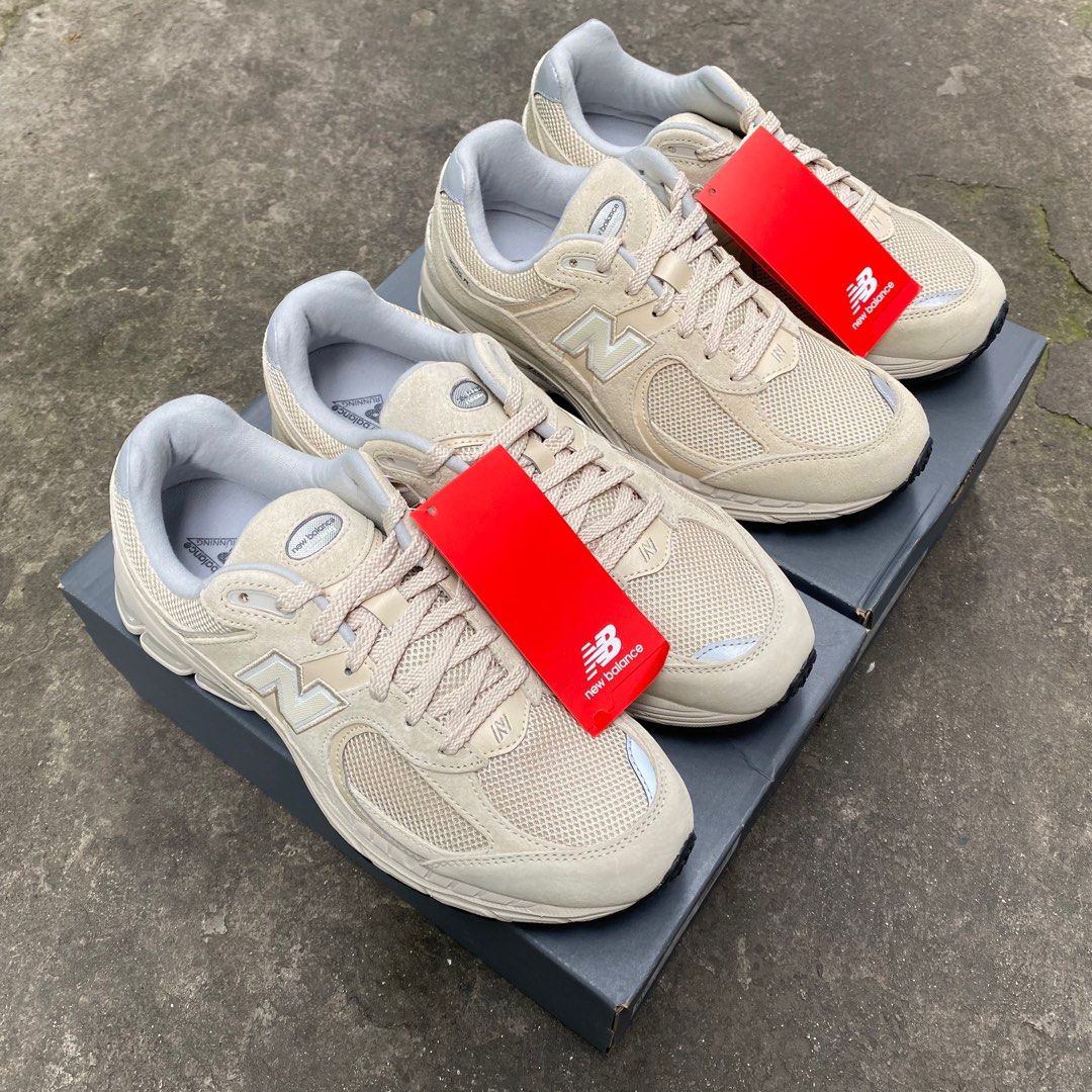 NEW BALANCE 2002RE on Carousell