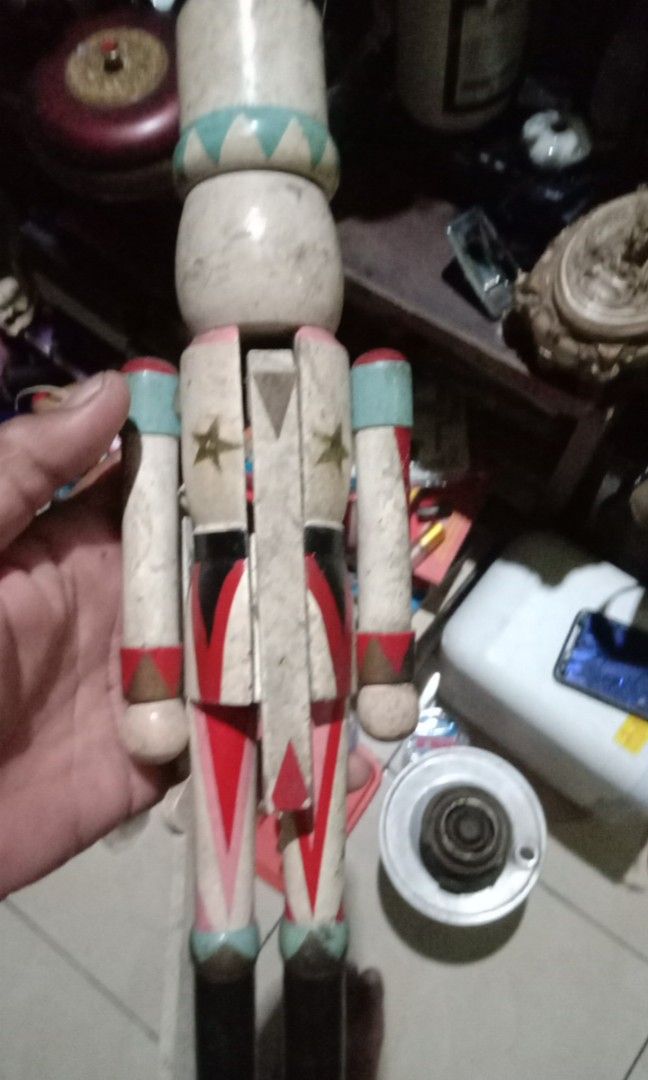 Patung kayu prajurit, Antik, Pajangan di Carousell