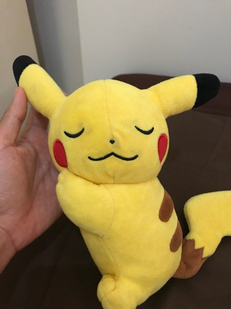 Pikachu doll original, Bayi & Anak, Mainan & Baby Walker di Carousell