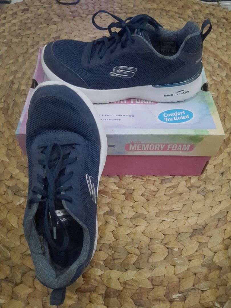 Sepatu Sneakers Skechers, Fesyen Wanita, Sepatu di Carousell