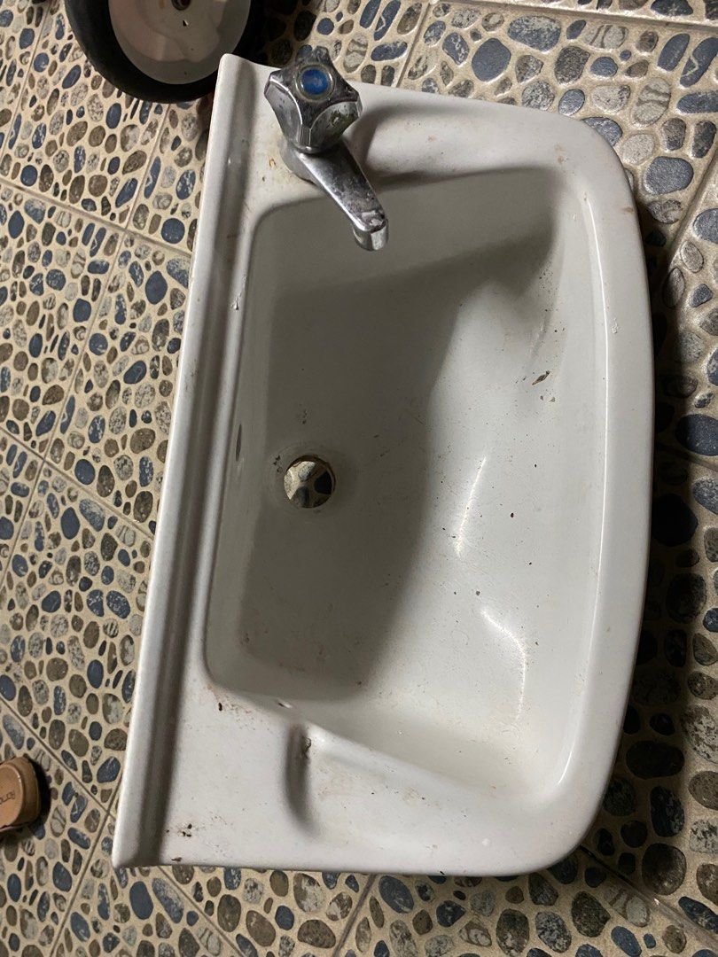 Sinki tandas, Furniture & Home Living, Bathroom & Kitchen Fixtures on ...