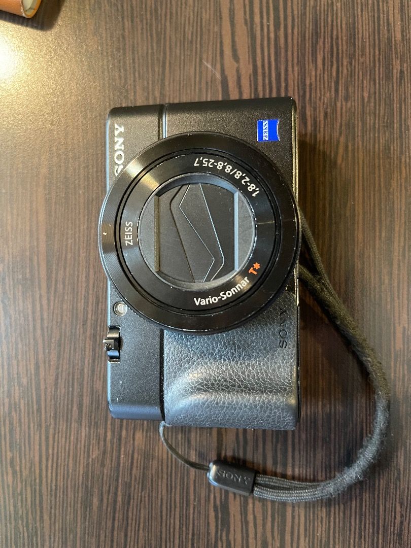 SONY RX100 Mark IV, Photography, Cameras on Carousell