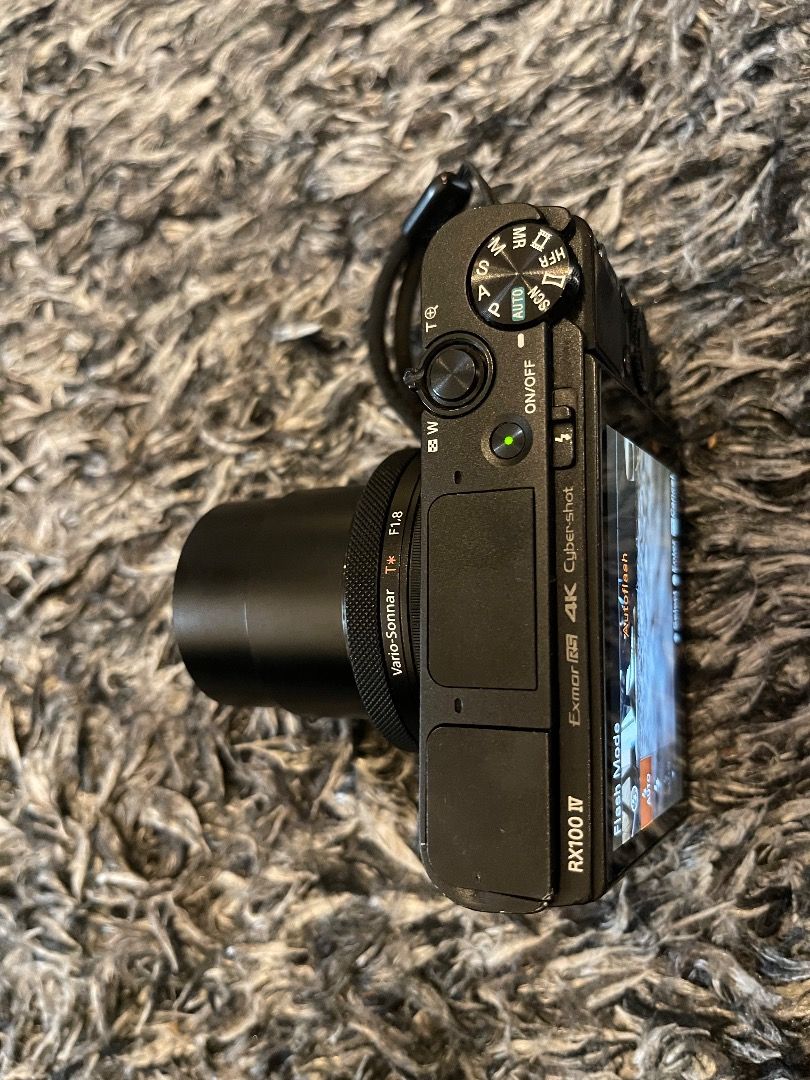 SONY RX100 Mark IV, Photography, Cameras on Carousell