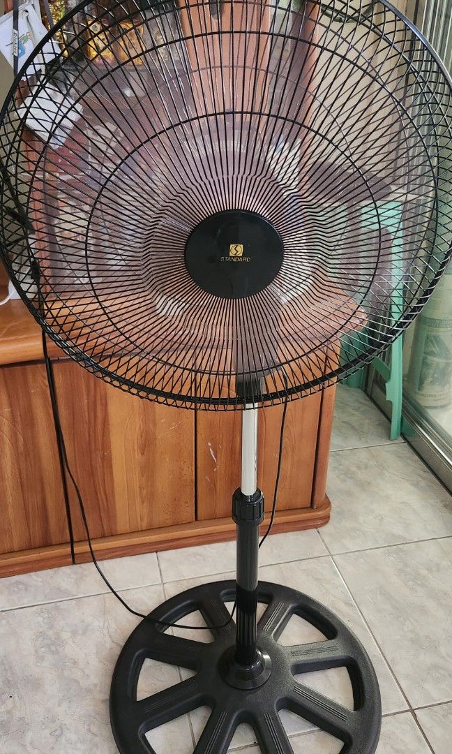 Standard standfan on Carousell