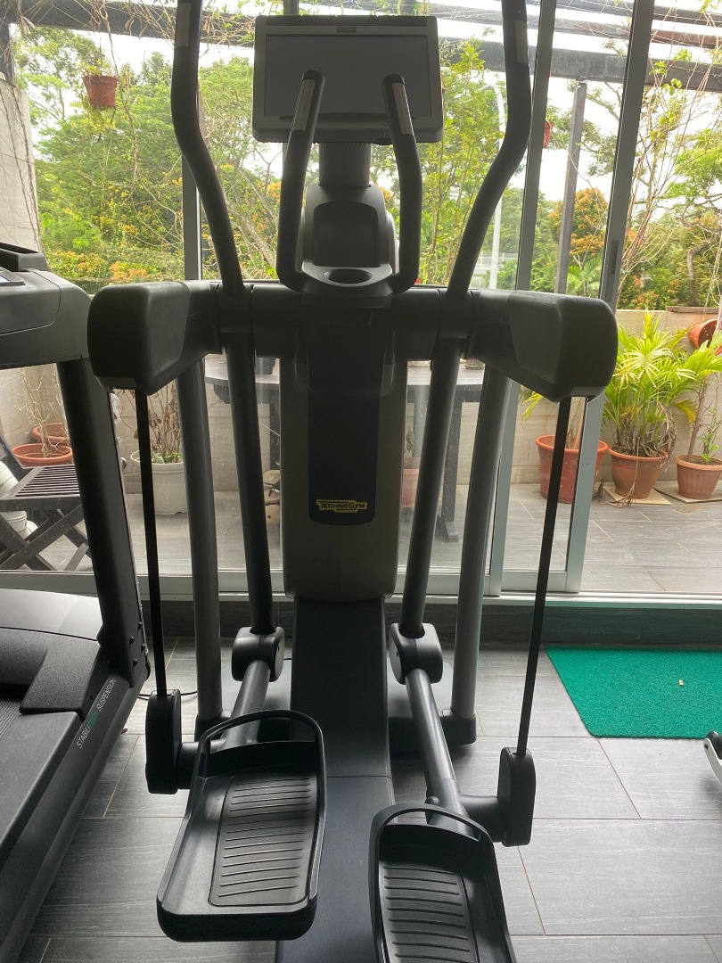 Technogym Excite Vario (Pre-Owned), Sports Equipment, Exercise ...