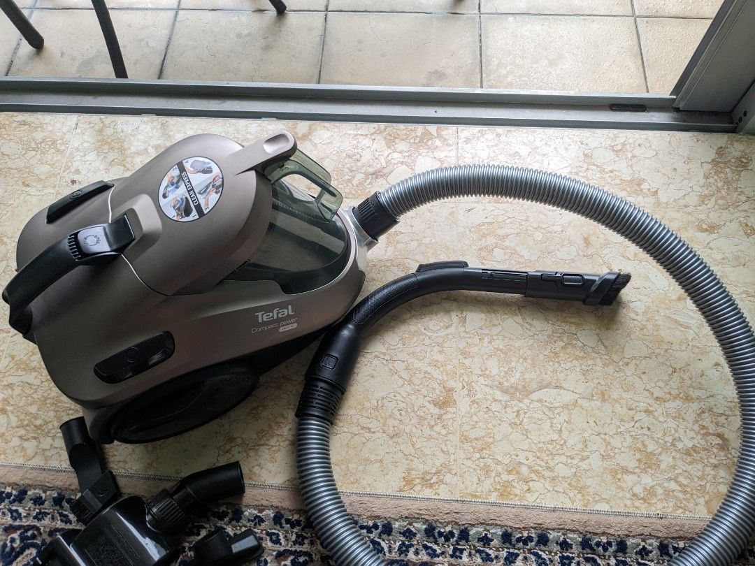 Tefal Compact Power Cyclonic bagless vacuum cleaner, TV & Home ...