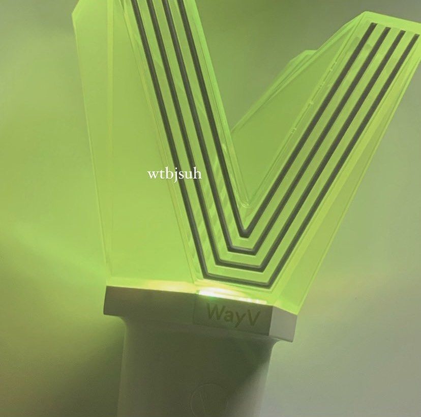 WAYV OFFICIAL LIGHTSTICK / LEEKBONG, Hobbies & Toys, Memorabilia ...