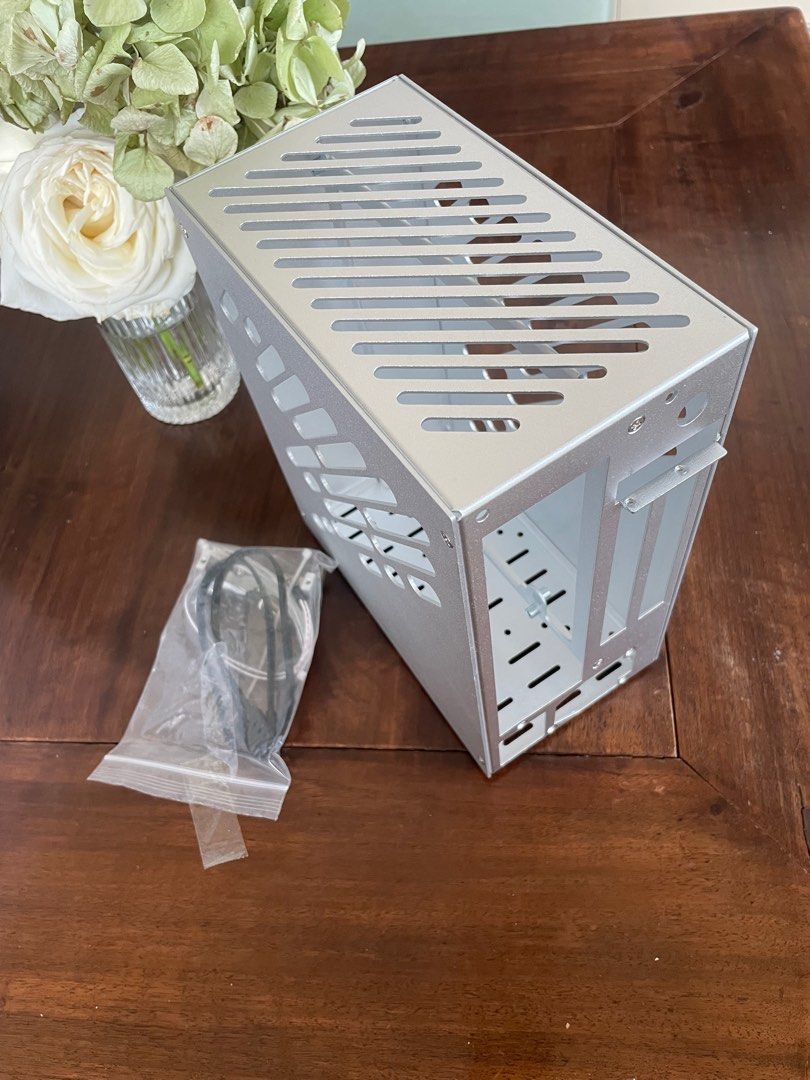 M24 3.9L SFF PC Case silver (small form factor, metalfish), 電腦＆科技, 桌上電腦 ...