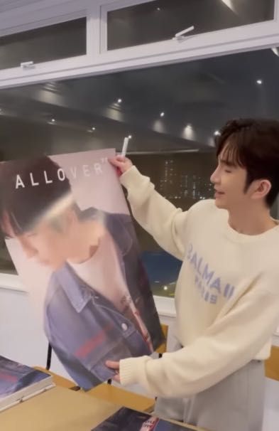 Anson Lo Allover 親筆簽名 Poster, 興趣及遊戲, 收藏品及紀念品, 明星周邊 - Carousell