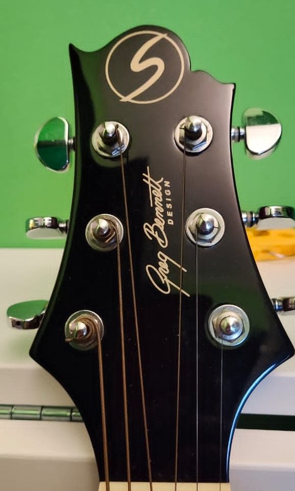 Beautiful Samick Guitar, Hobbies & Toys, Music & Media, Musical Instruments on Carousell