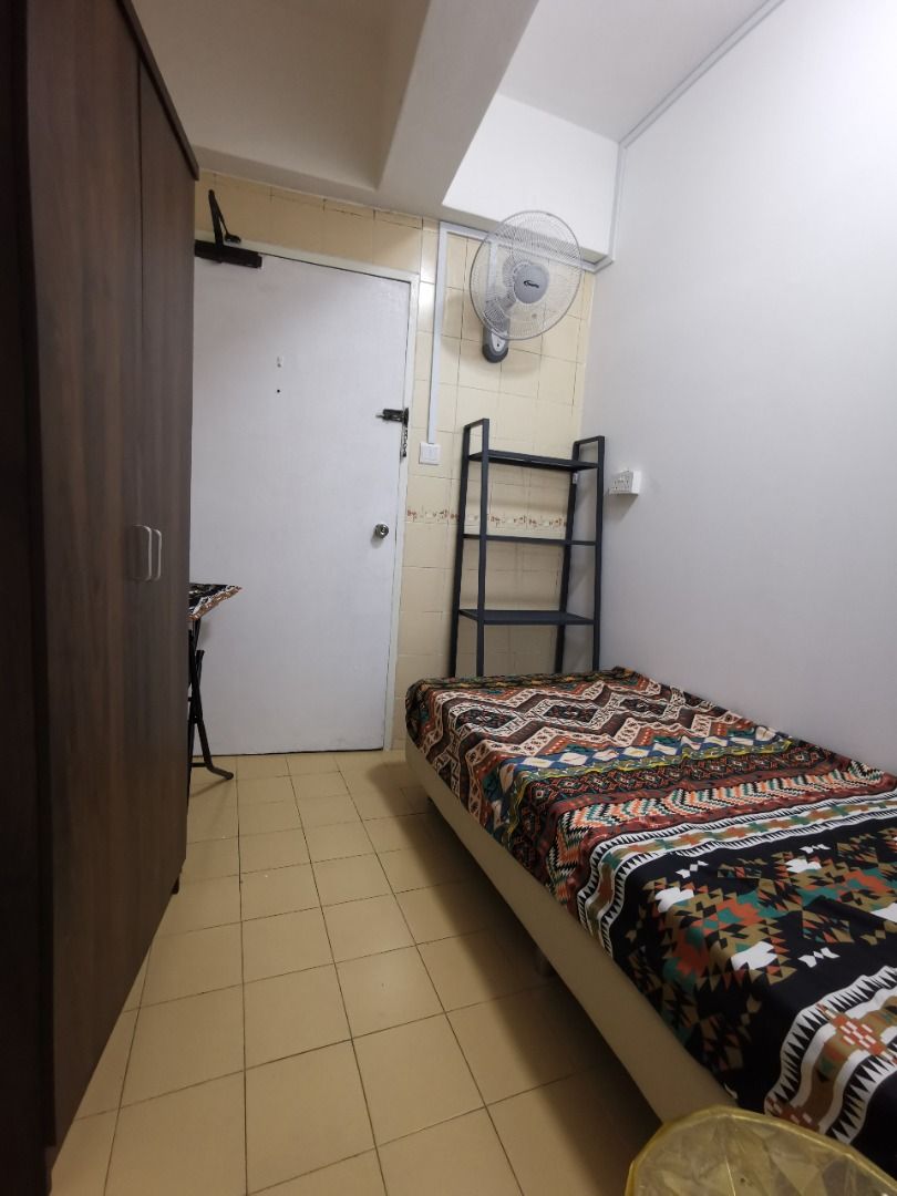 CLEMENTI PARK / NEAR TRADEHUB 21 / SHUTTLE SERVICE TO CLEMENTI MRT ...