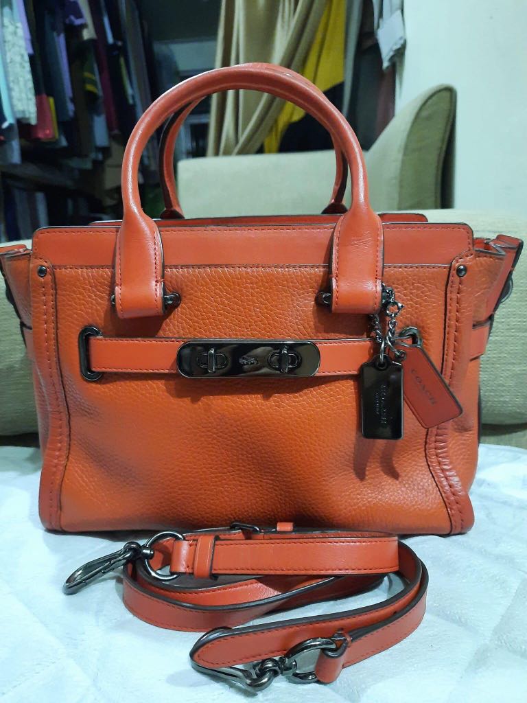 Coach Swagger size 27 warna orange, Fesyen Wanita, Tas & Dompet di ...